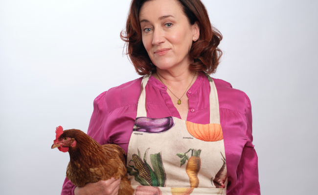 Maria Doyle Kennedy, as tannie Maria, is terug met nog kosraad - Voertaal